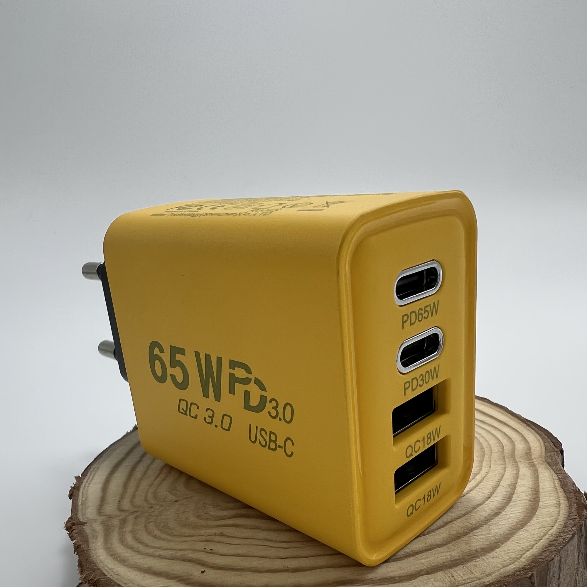 Зарядное устройство настенное 65W с AB вилкой (европейский стандарт), 4 порта: 2 USB-C и 2 USB-A, универсальное питание 110-220V, для iPhone, iPad, Samsung, Xiaomi, MacBook Pro/Air, Dell и других устройств