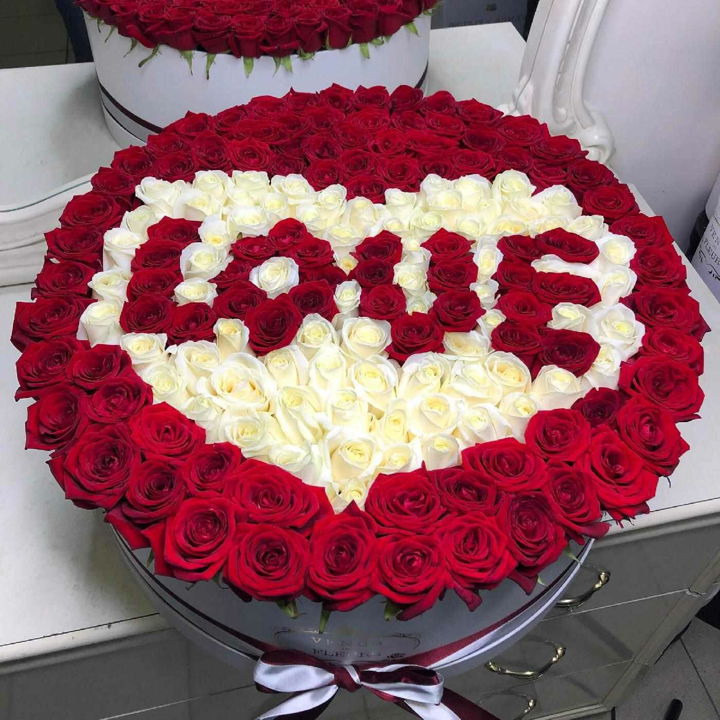 Букет Венера в цветах "LOVE", 201 цветок, красный, высота 25 см, XXL