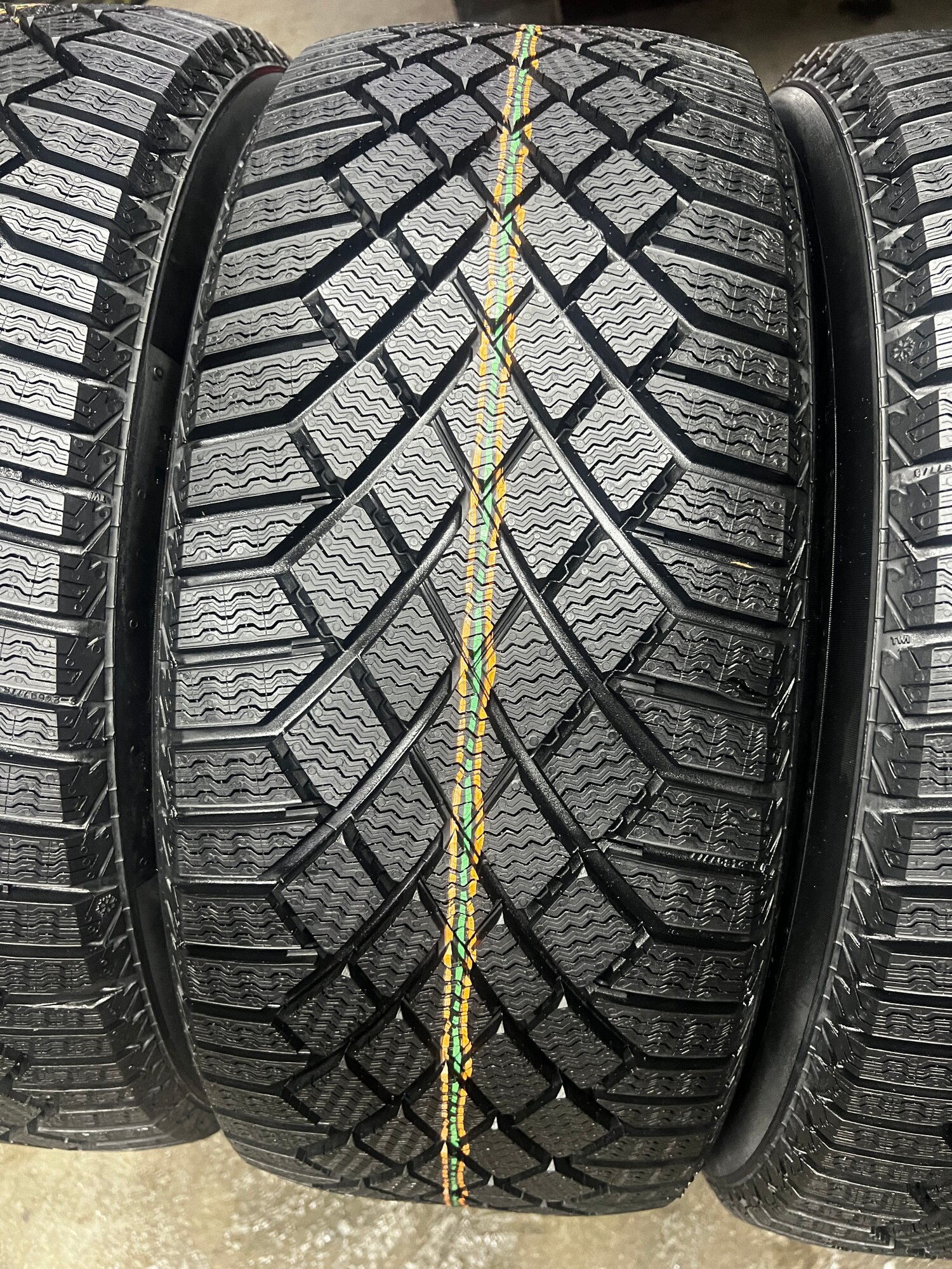 Continental ContiVikingContact 7 215/45 R17 91T