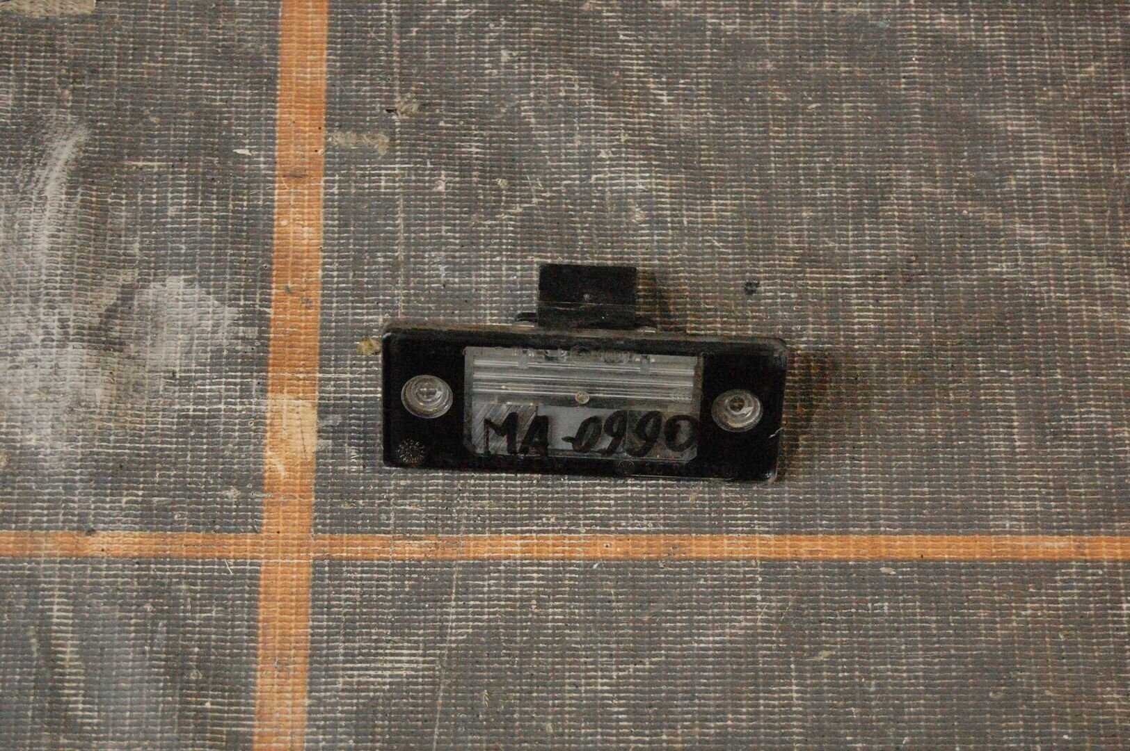 Фонарь подсветки номерного знака для Volkswagen Tiguan (2007-18гг) 1J5943021D