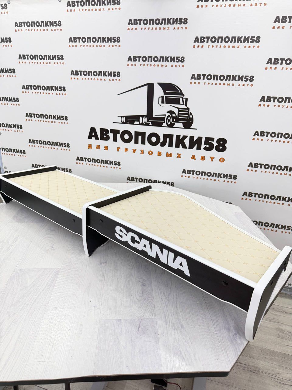 Стол полка на торпеду грузового автомобиля SCANIA 6 серия Х2 экокожа Бежевая