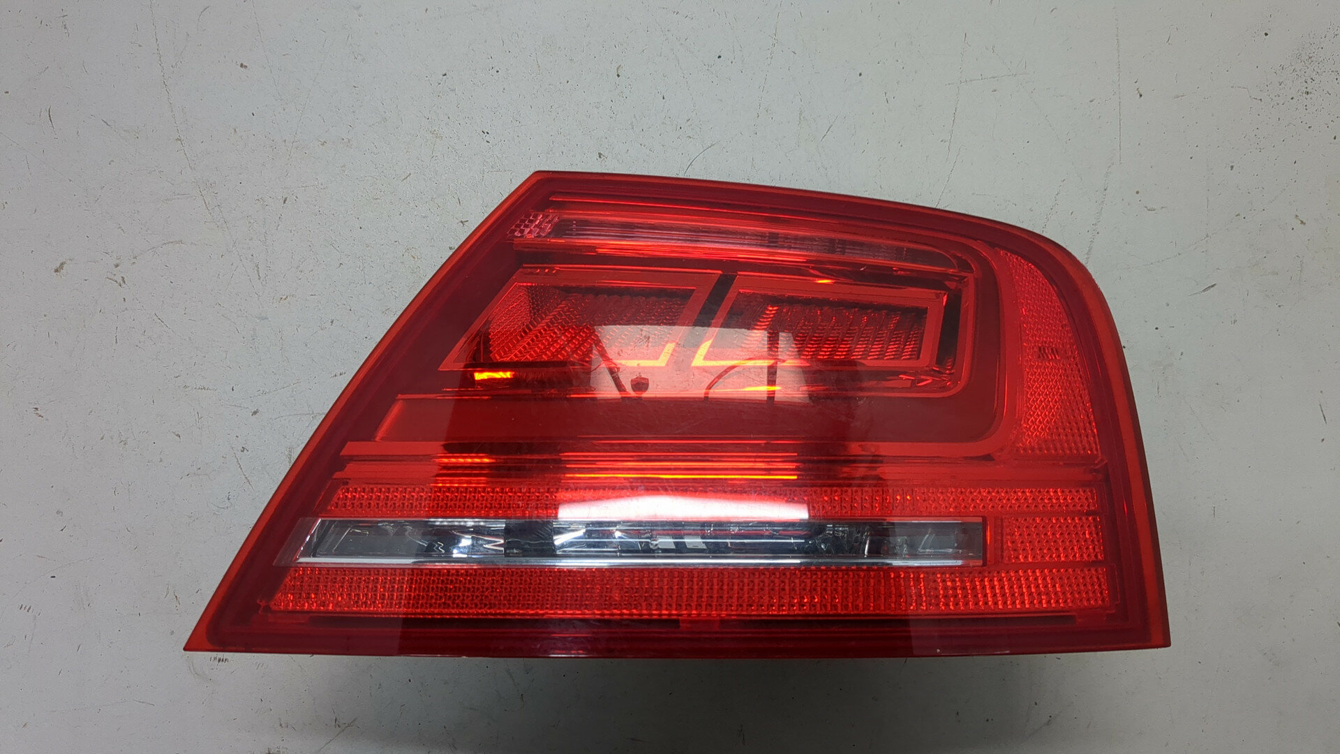 Фонарь (задний) правый Audi A8 (D4) Б/У