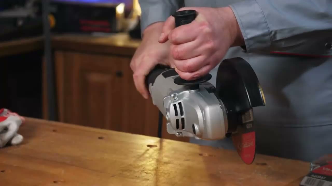 Угловая шлифмашина Интерскол УШМ-180/2000М 626.1.0.00 — фото 1