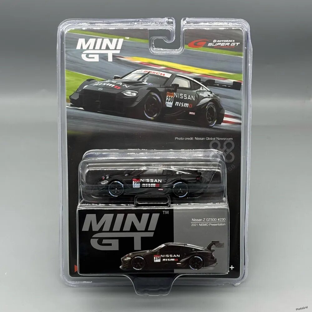 Коллекционная машинка MINI GT 1/64 #755 Nissan Z GT500 #230 2021 NISMO Presentation