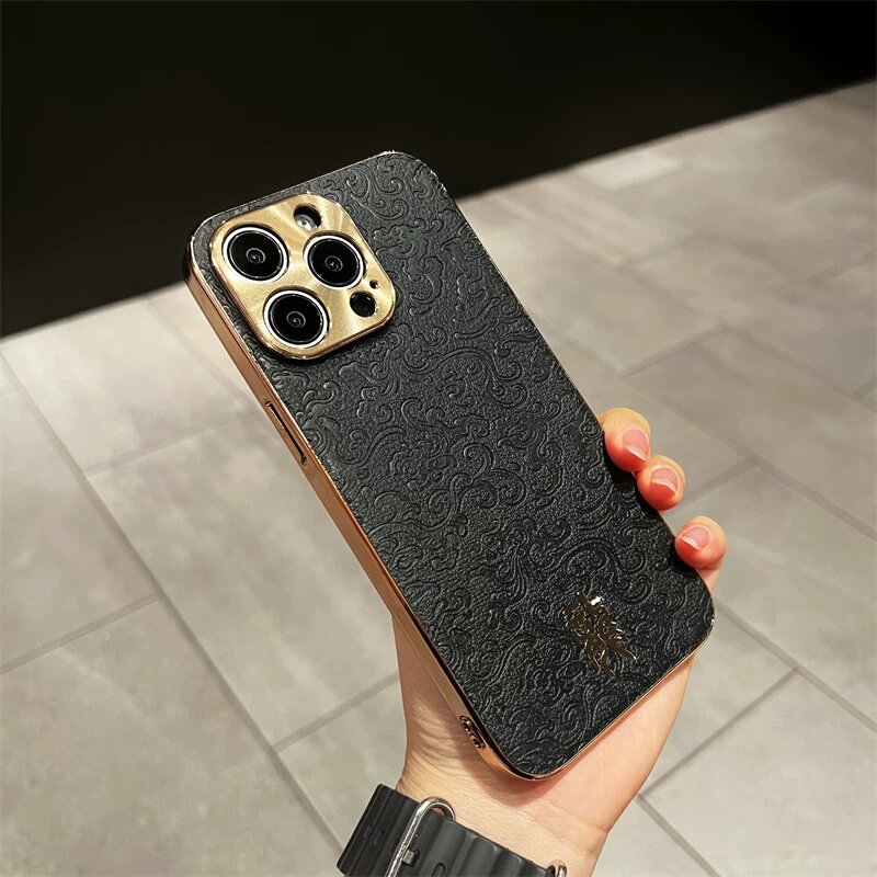 Чехол для iPhone 13: вдохновленный Годом Дракона, электропокрытый край, принт, кожаная текстура, черный