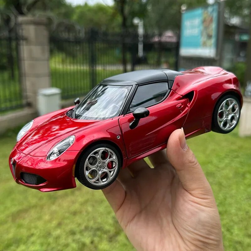AUTOART AA 1:18 модель Alfa Romeo 4c