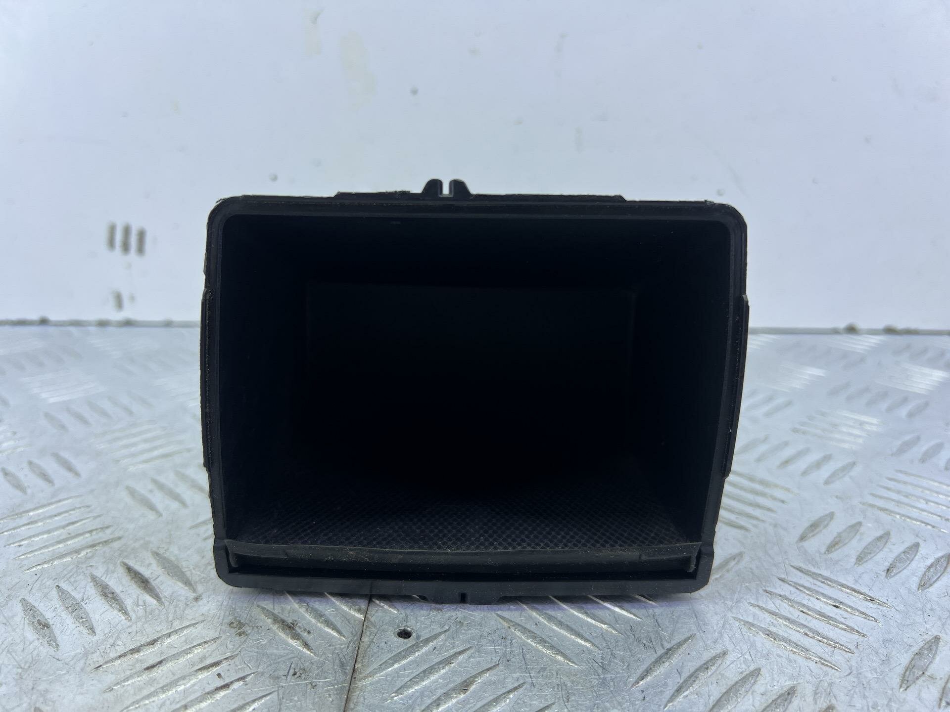 Бардачок Mercedes-Benz B W245 T245.208 2007 A1696830091