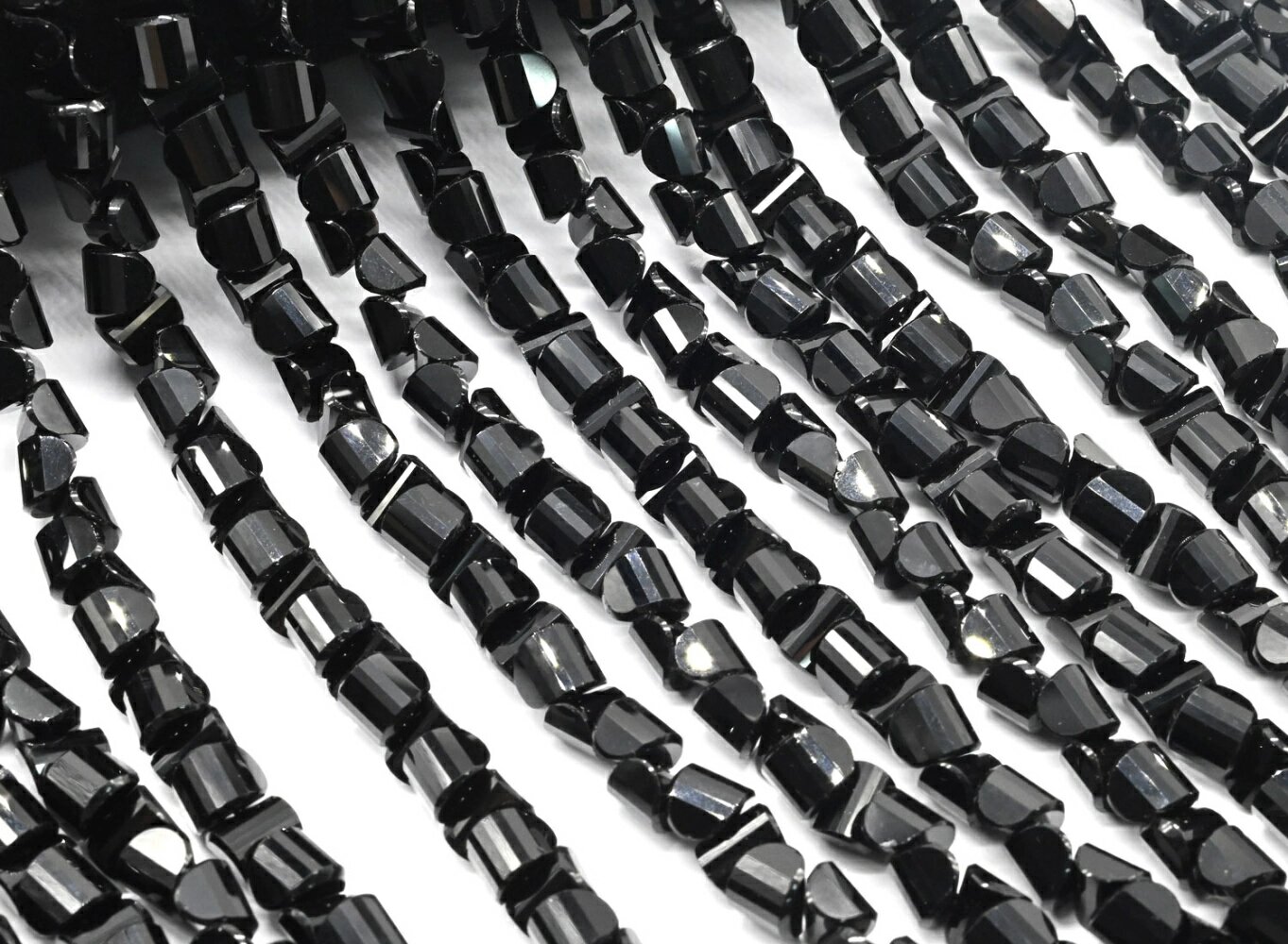 Бусины из циркона форма гр.8*7мм цв. черный, 39,5см, 76 бусин