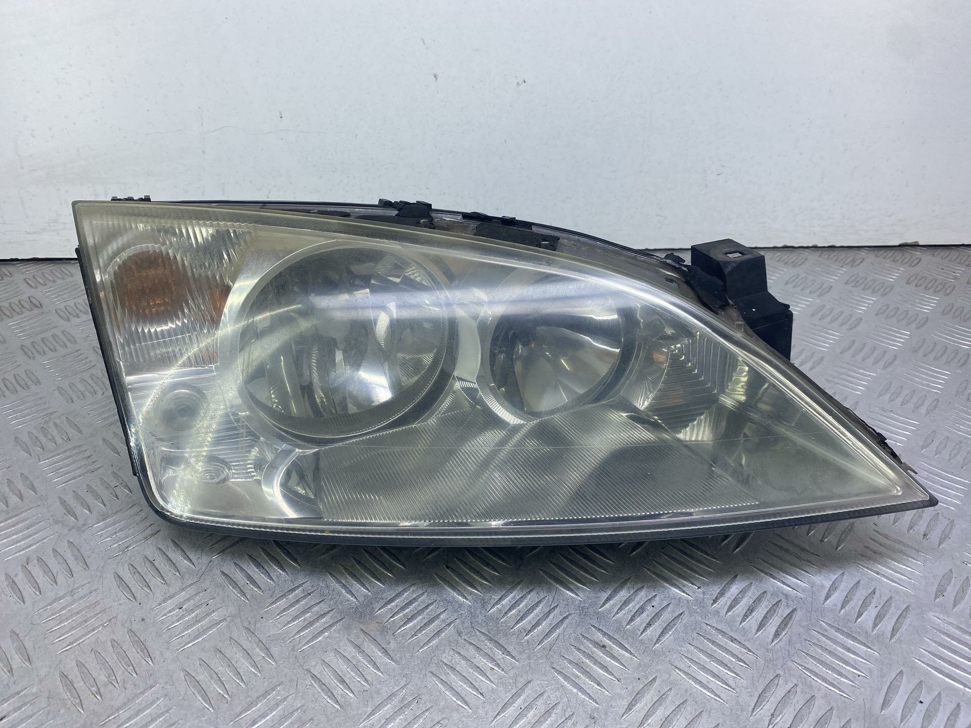 Фара правая Ford Mondeo 3 GE (2000 - 2003) 0301174202