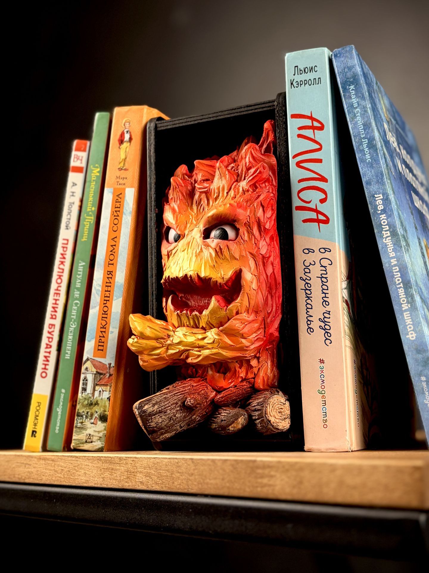 Book Nook, вставка между книг Кальцифер