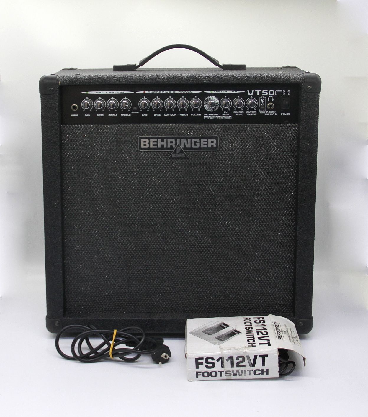 Комбоусилитель Behringer VT50FX