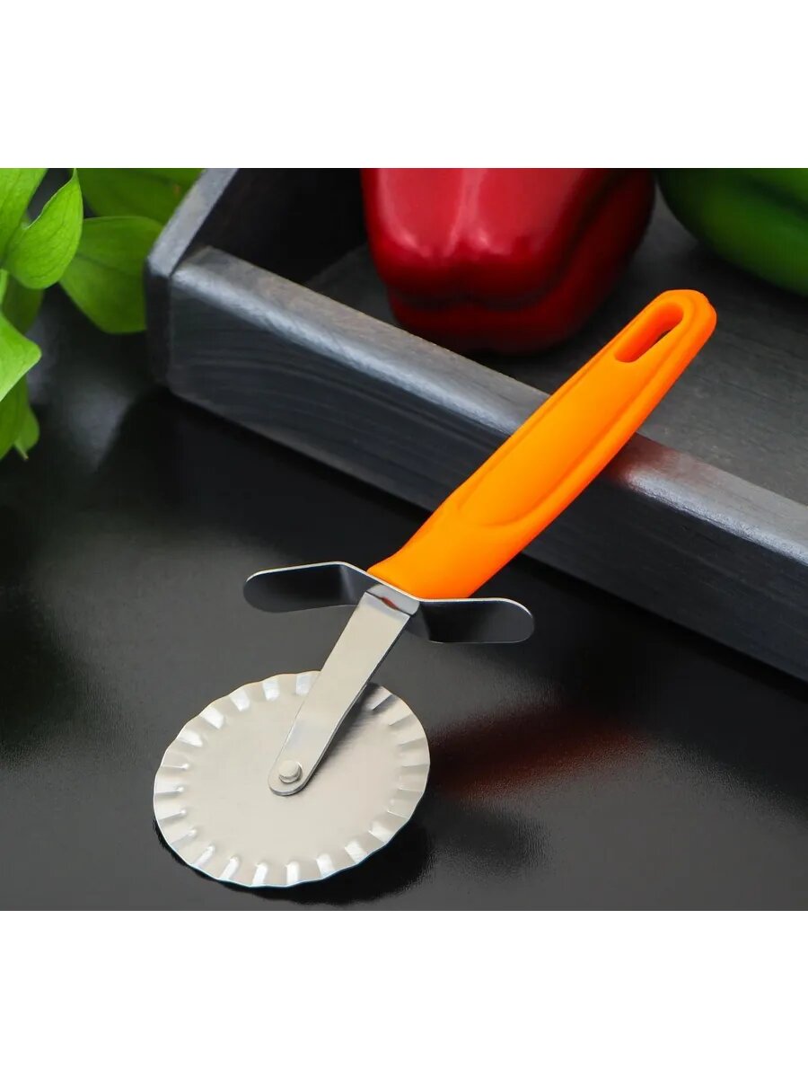 Нож для пиццы и теста