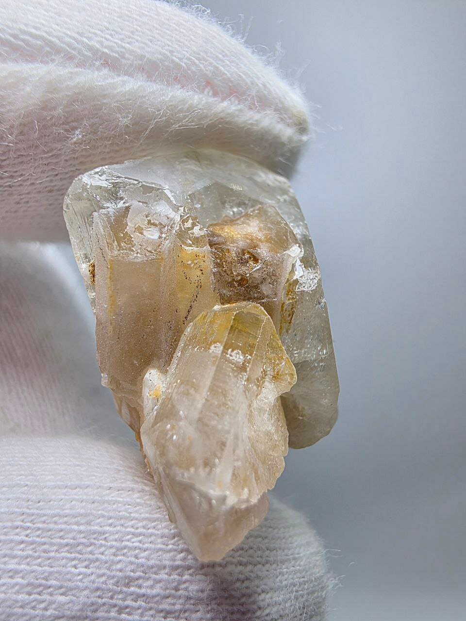 Топаз натуральный (необработанный) 31 мм, 11.33 г.