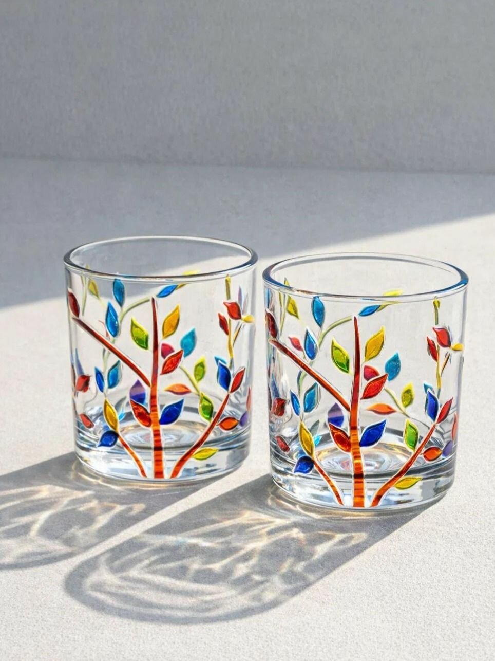 Набор стаканов цветных, листья красные 2 шт, 280 мл, с рисунком. Коробка подходит для подарка. Упрочненное цветное стекло, для воды, пива, коктейлей.