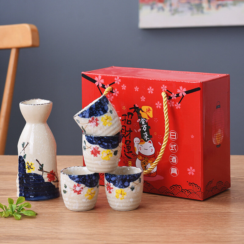Набор для саке в японском стиле с керамической колбой, подогревателем для саке, рюмками для напитков и портативной подарочной коробкой.