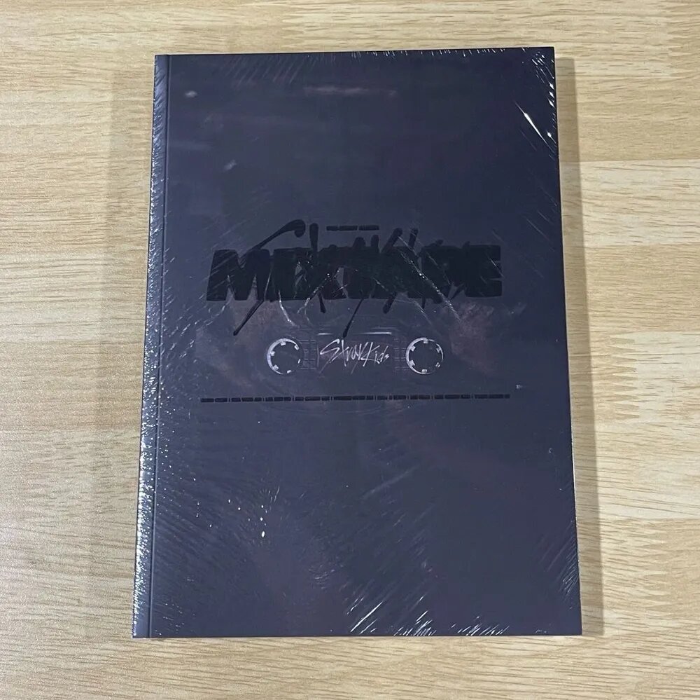 Альбом STRAY KIDS - Mixtape K-pop CD фотобук (176 стр.) 1 фотокарточка + селфи фотокарточка — фото 1