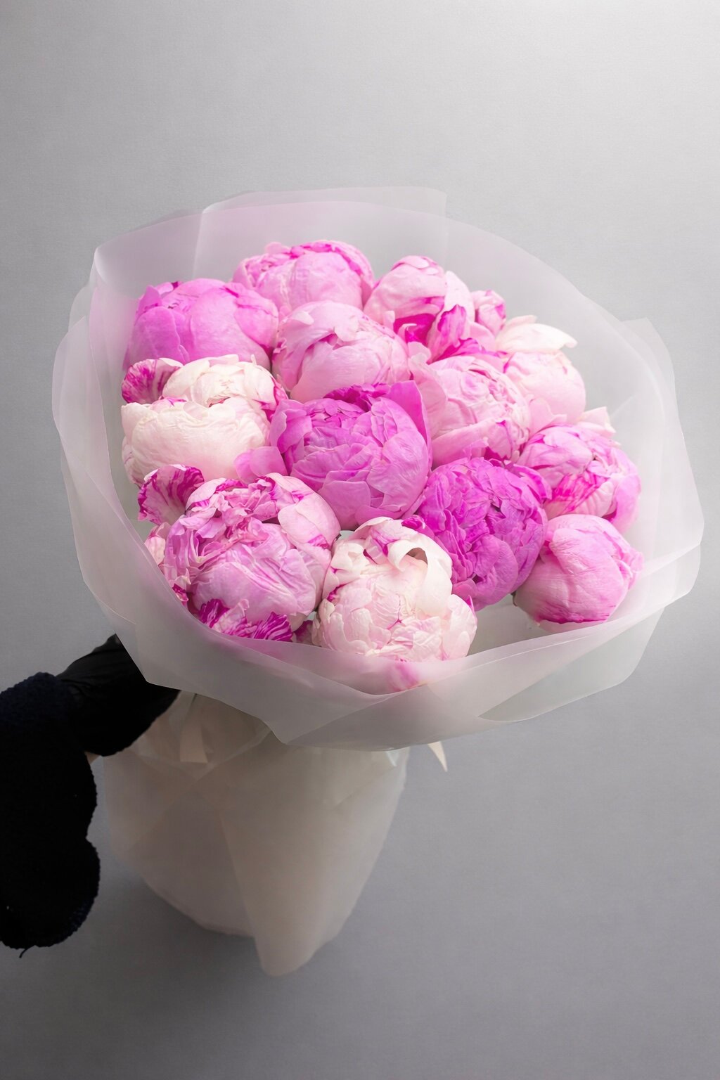 Букет из розовых пионов 13 шт, красивый букет, шикарный букет