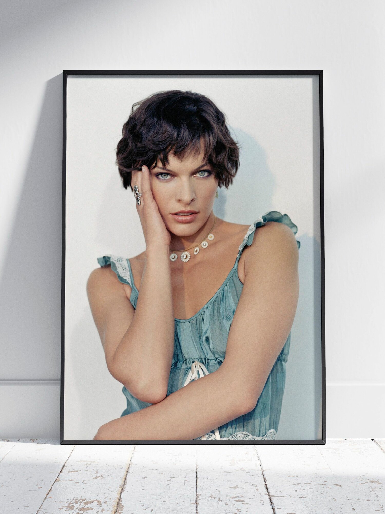 Плакат на стену для интерьера Мила Йовович (Milla Jovovich 21) - Постер по актеру фильма, кино, сериала формата A4 (21x30 см)