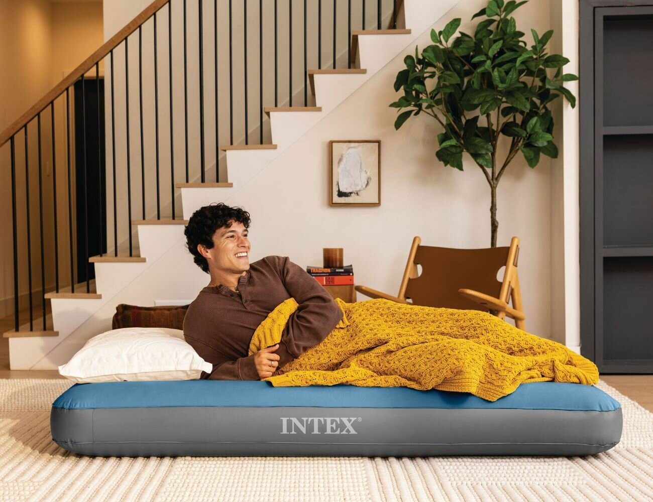 Двуспальный надувной матрас Интекс Престиж Дауни (Intex Prestige Downy Queen), 152х203x25 см с аккумуляторным насосом, 64189