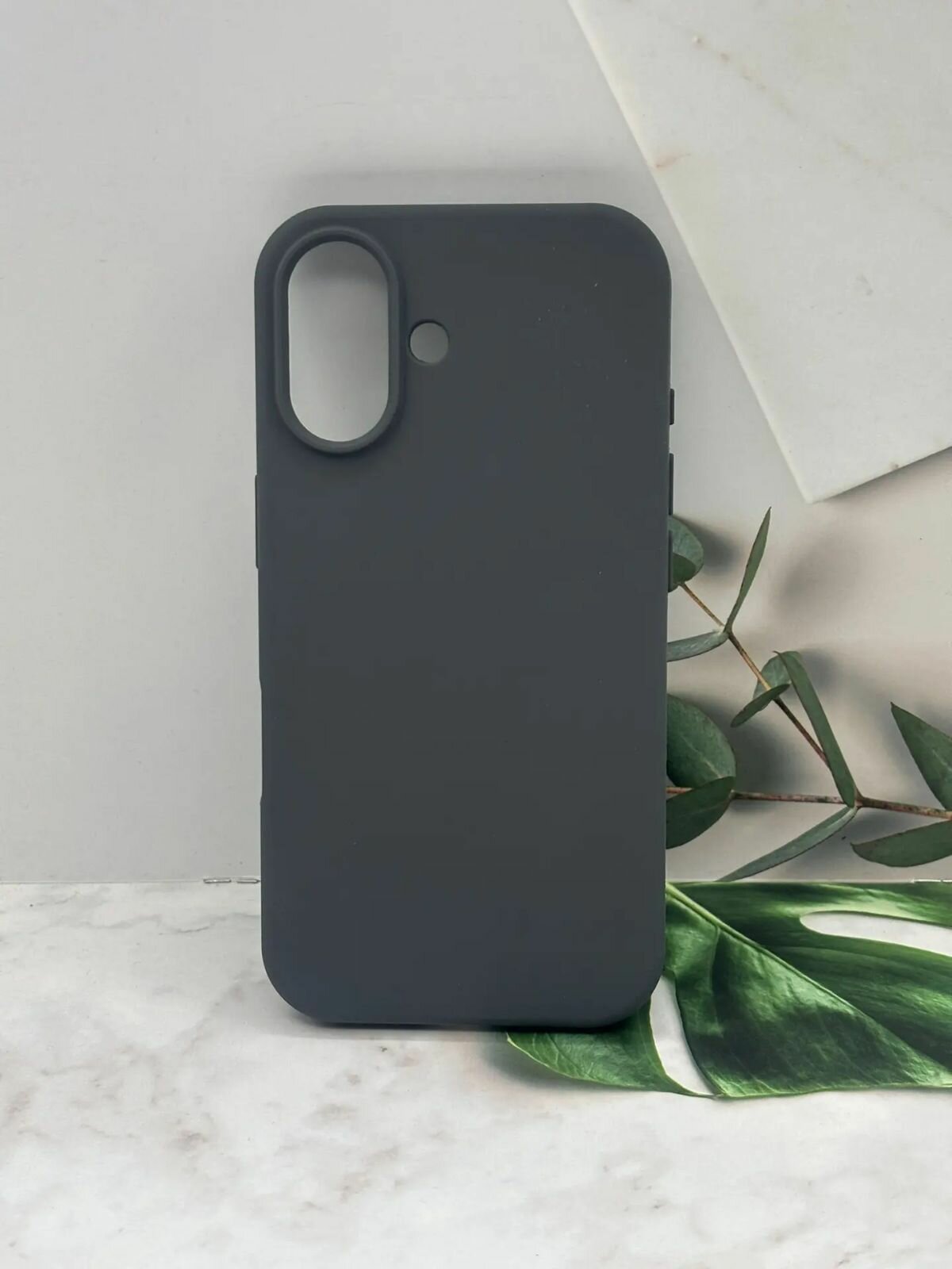 Силиконовый чехол на iPhone 16 защитный