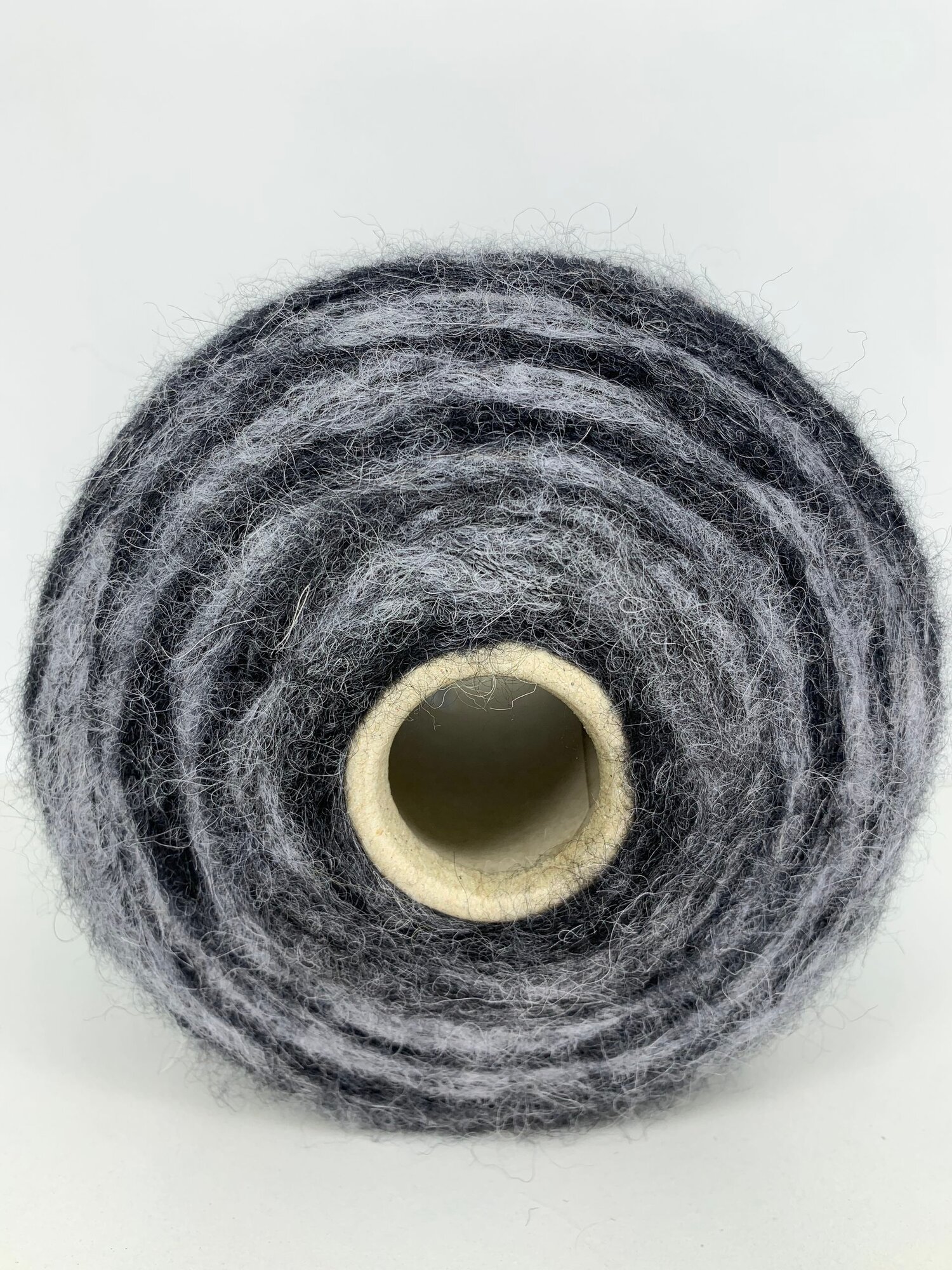 BYRON - MISTER JOE S.R.L; 74% baby альпака, 26% п/а; 200м/100гр; col. 25-173 MADREPERLA-NERO; вес 300гр; italyyarn
