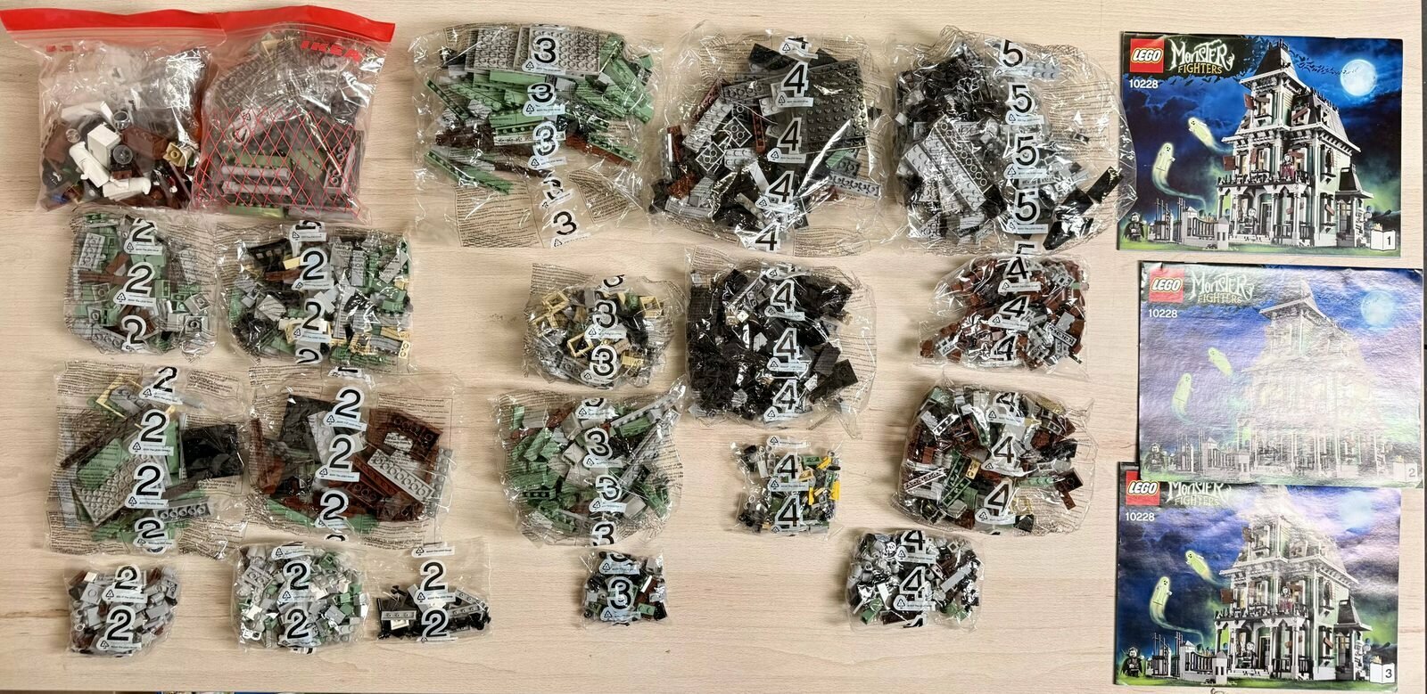 Конструктор LEGO 10228 Дом с привидениями — фото 1