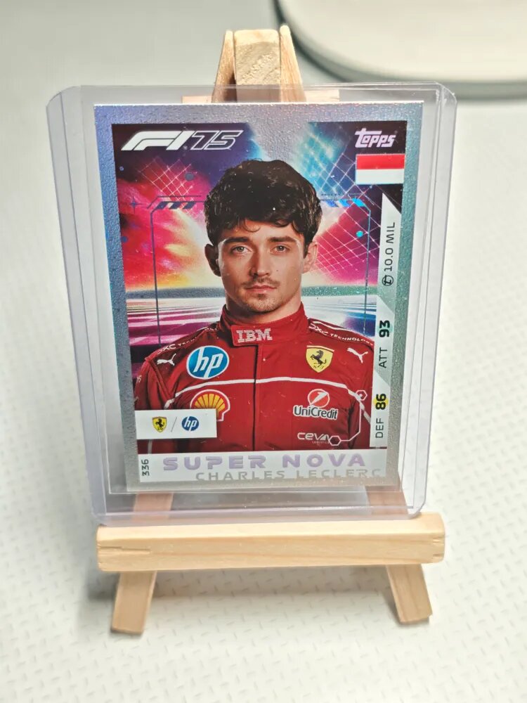 Коллекционная карточка Topps 2025 Turbo Attax Racing Car - серебристая светоотражающая