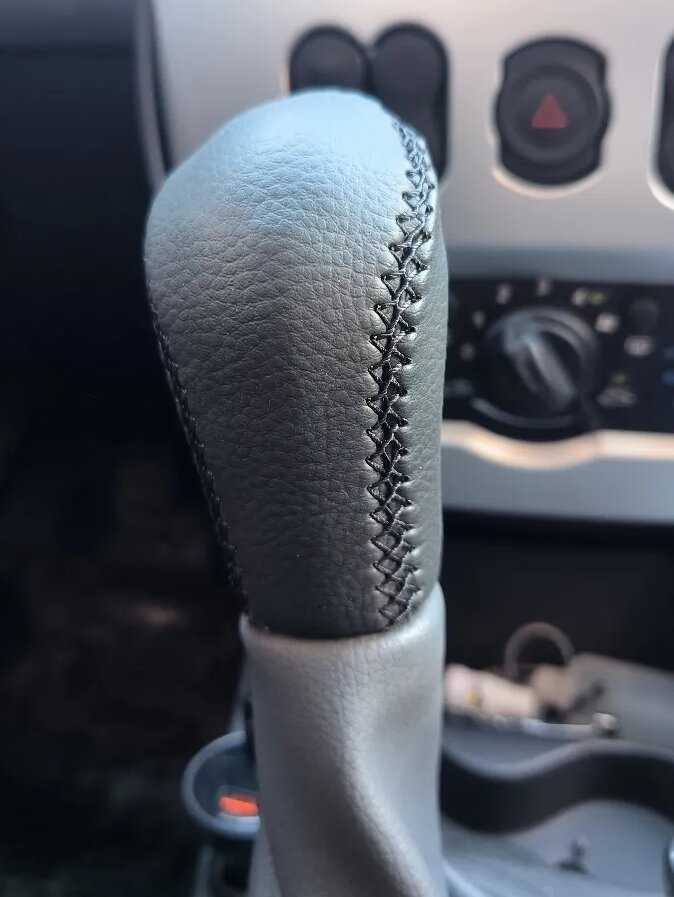 Оплетка на ручку КПП Renault Sandero Stepway