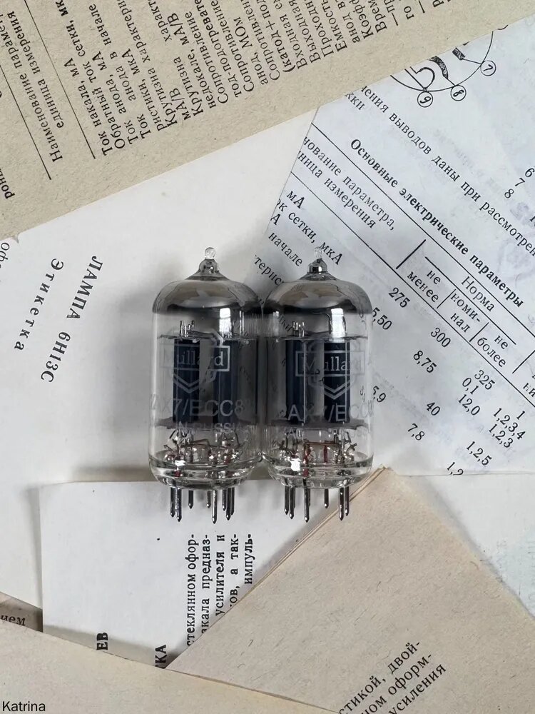 Комплект из двух радиоламп Mullard 12AX7 для аудиотехники, повышенная надёжность и качество звука