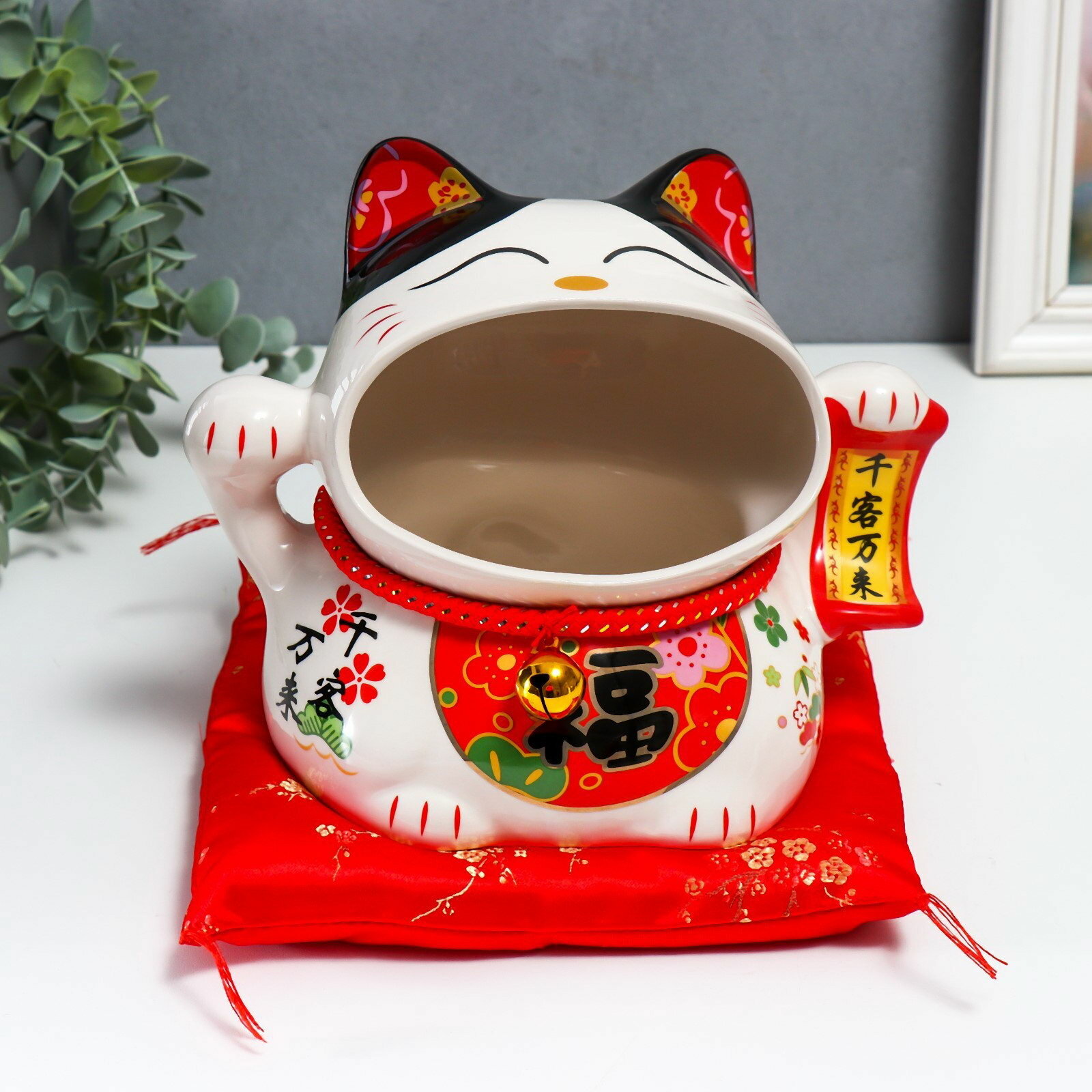 Подставка для мелочей "Манэки-нэко со свитком", керамика, 22x17.5x18 см