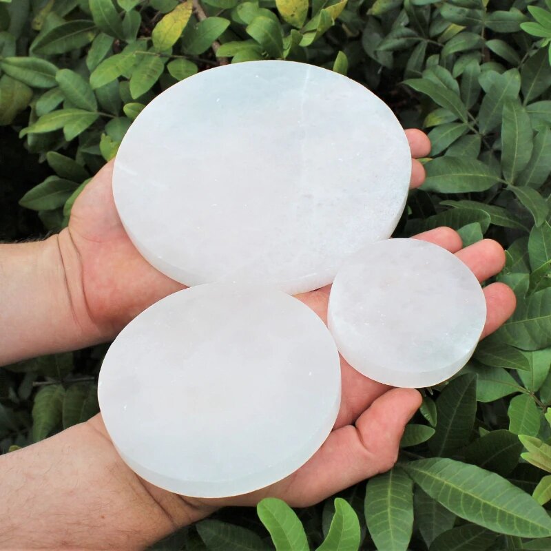 Круглая пластина из селенита CrystalHola