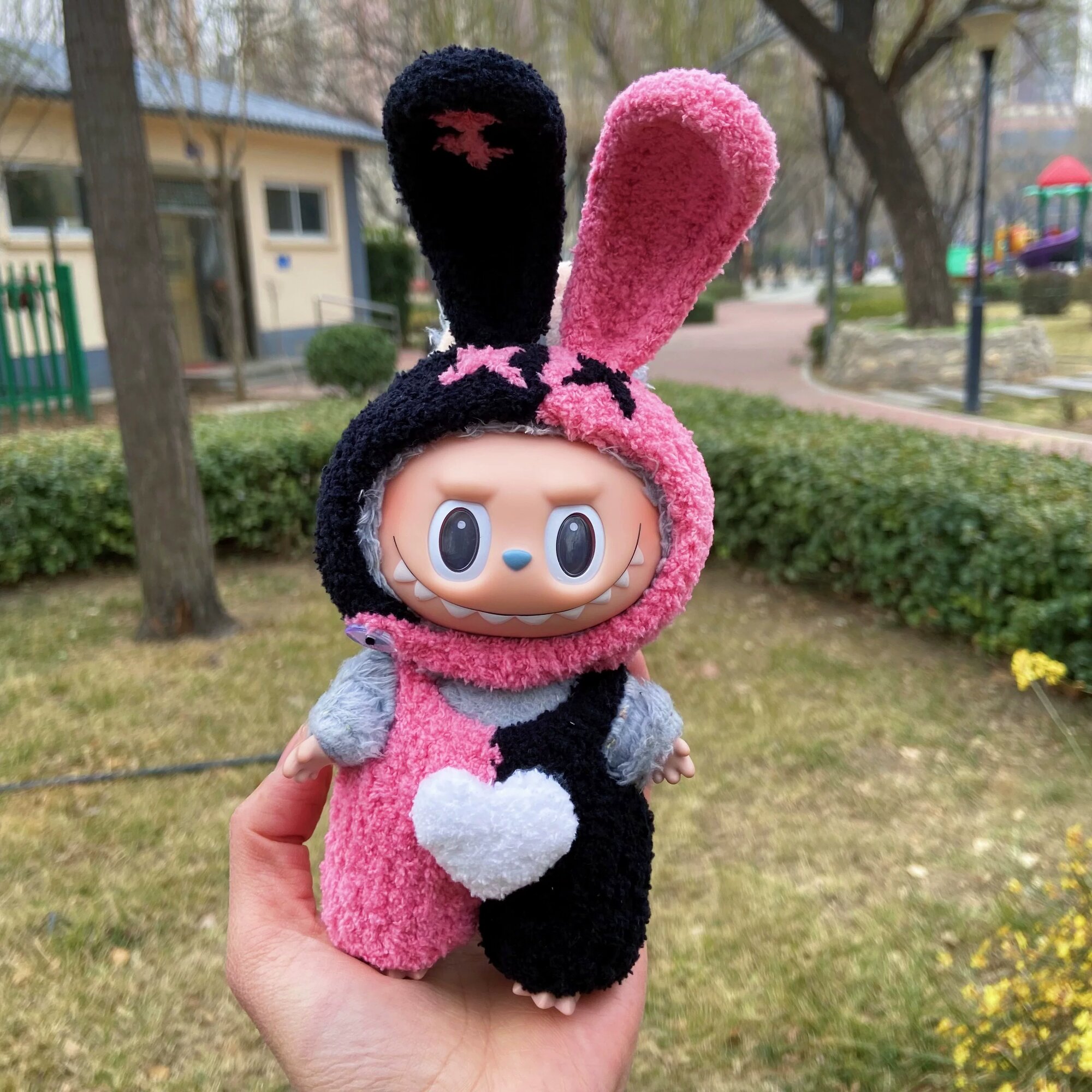 POP MART Насильственный Кролик 3-я Генерация Высокая Энергия Одежда для Куклы, Без Куклы