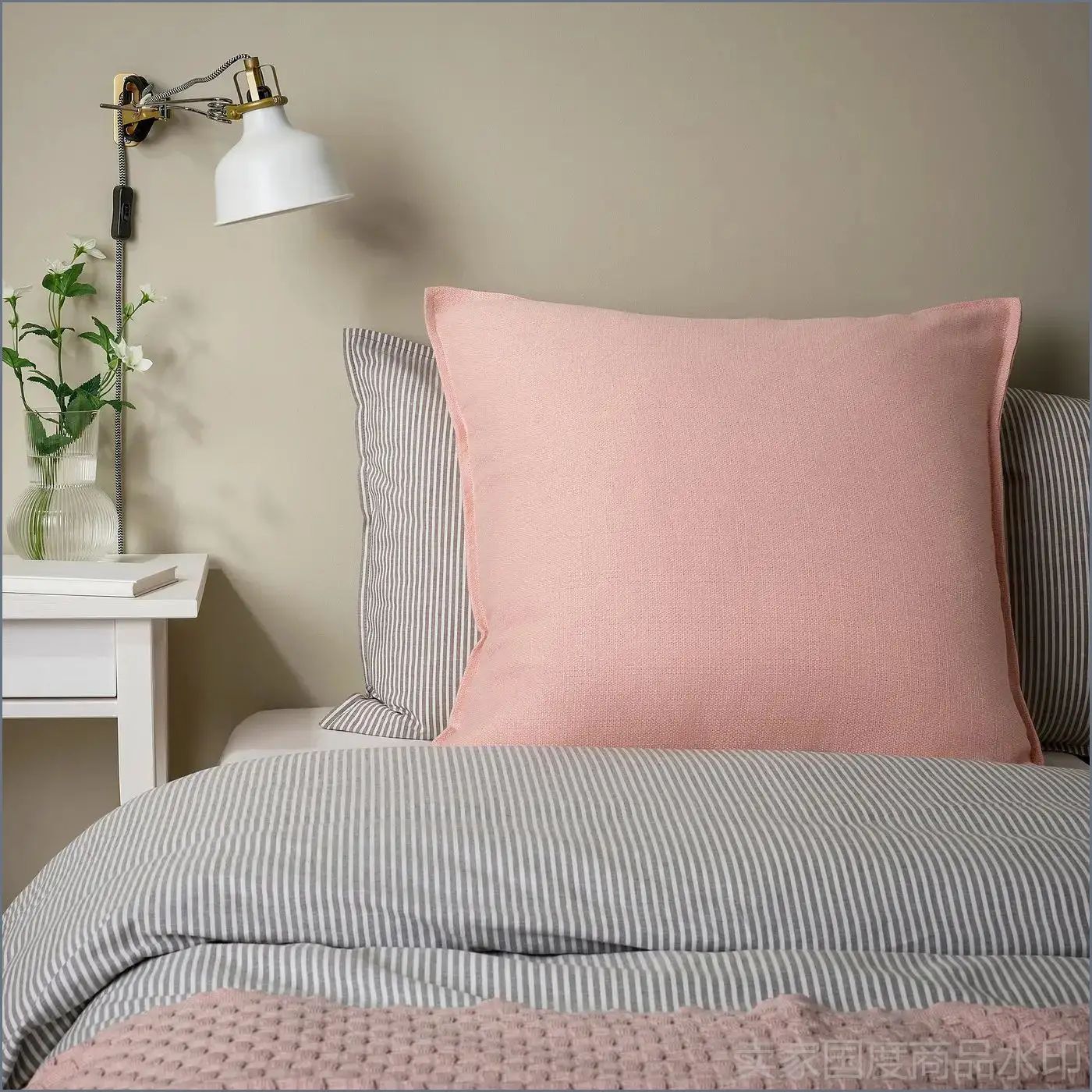 IKEA Наволочка декоративная 65x65 см, 1 шт.
