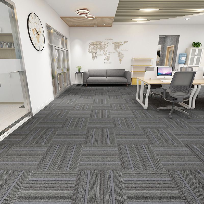 Карпет для офиса, размером 50*50 см или по отдельным кусочкам, с подложкой из PVC. В комплекте идут наклейки.