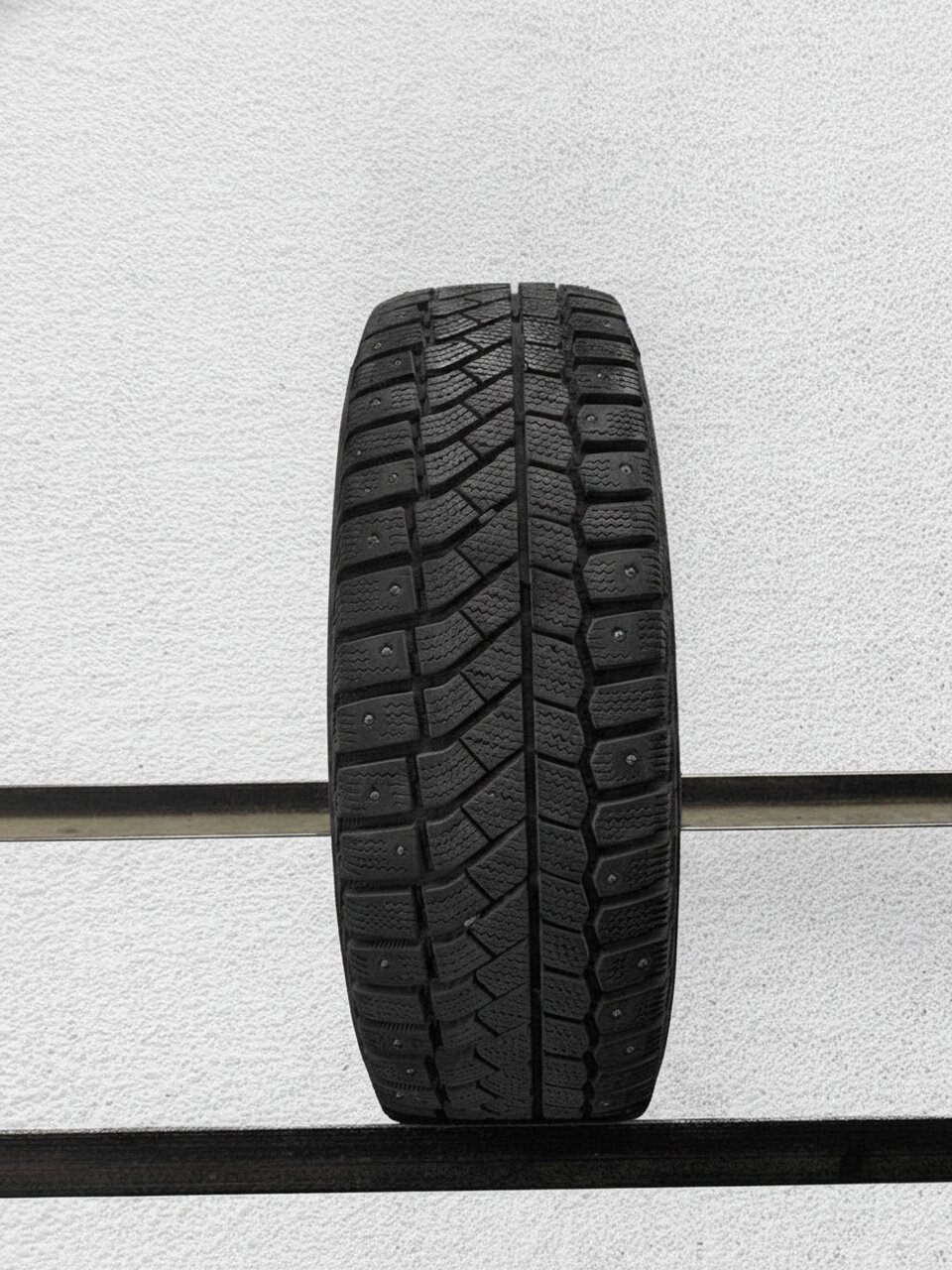 Зимние шины шипованные Viatti Brina Nordico V-522 185/65 R15 20.0% износ PT0010588 TSB054321