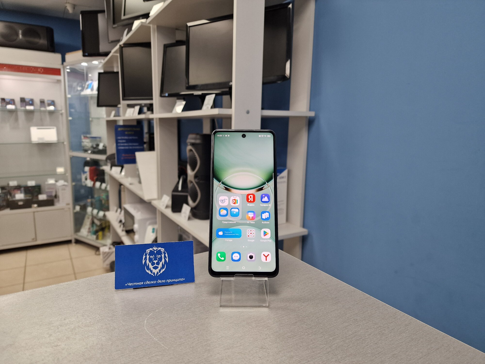 Смартфон Tecno Spark 30 8/256GB Stellar Shadow Ростест, черный.