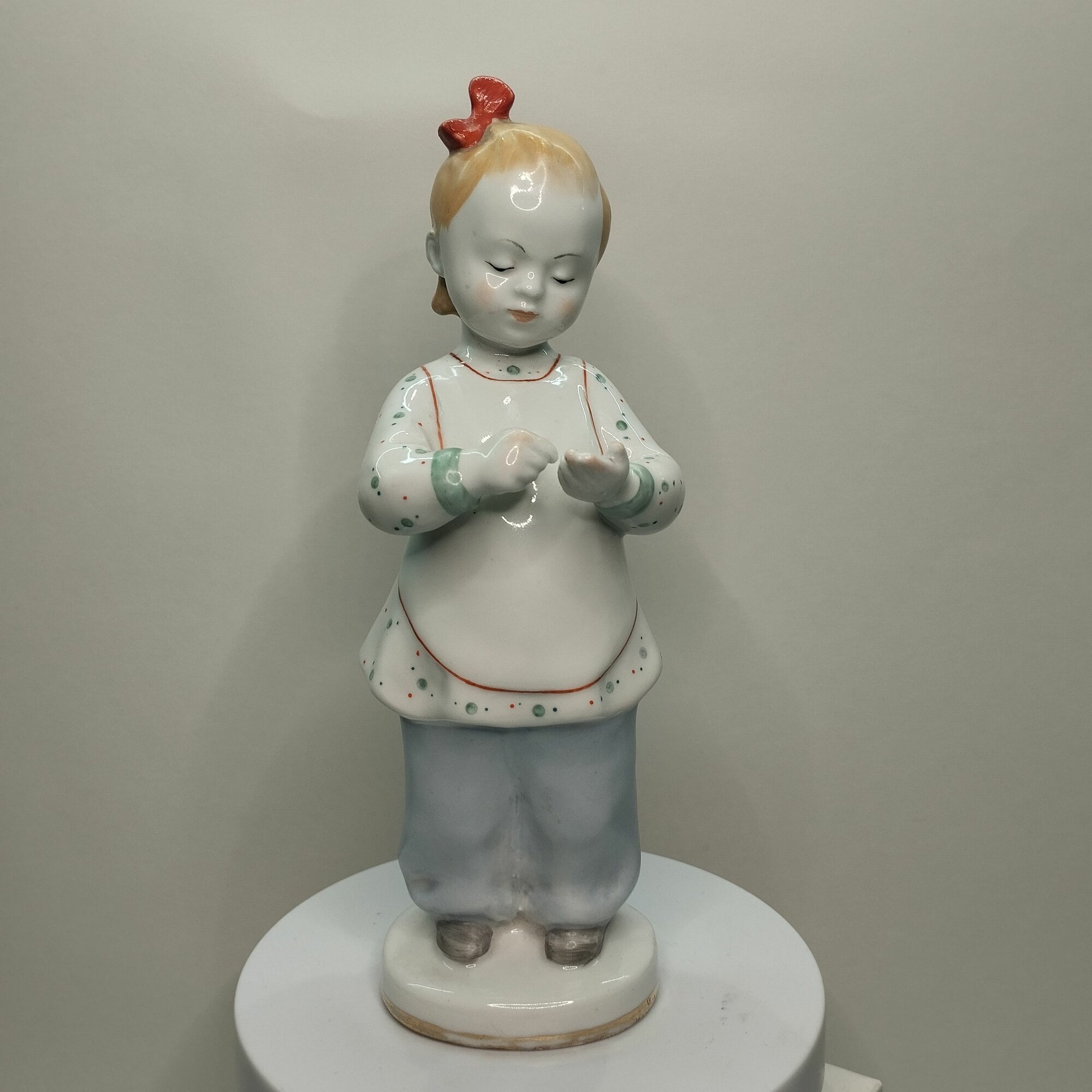 Фарфоровая статуэтка Первосчет , СССР, скульптор Г. С. Столбова, ЛФЗ, 1950-1960гг.