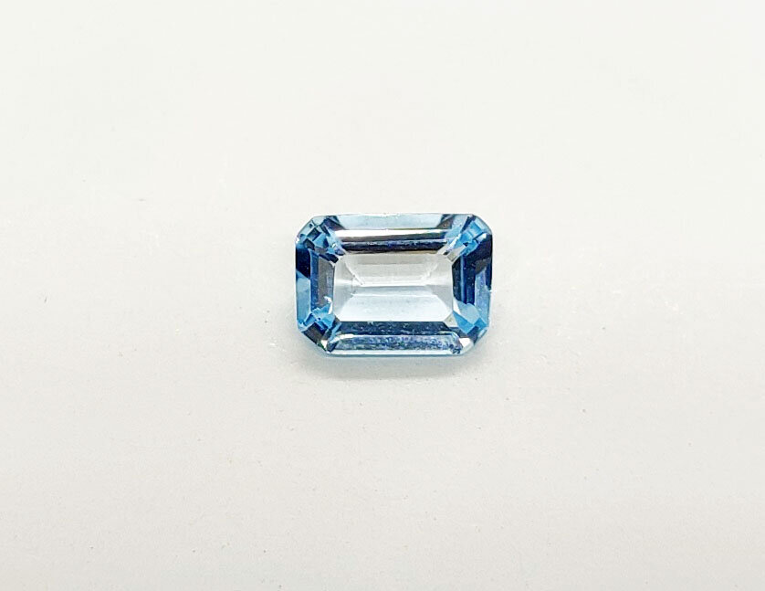 Топаз Sky Blue, октагон, природный, 7х5 мм, Бразилия, VVS, голубой