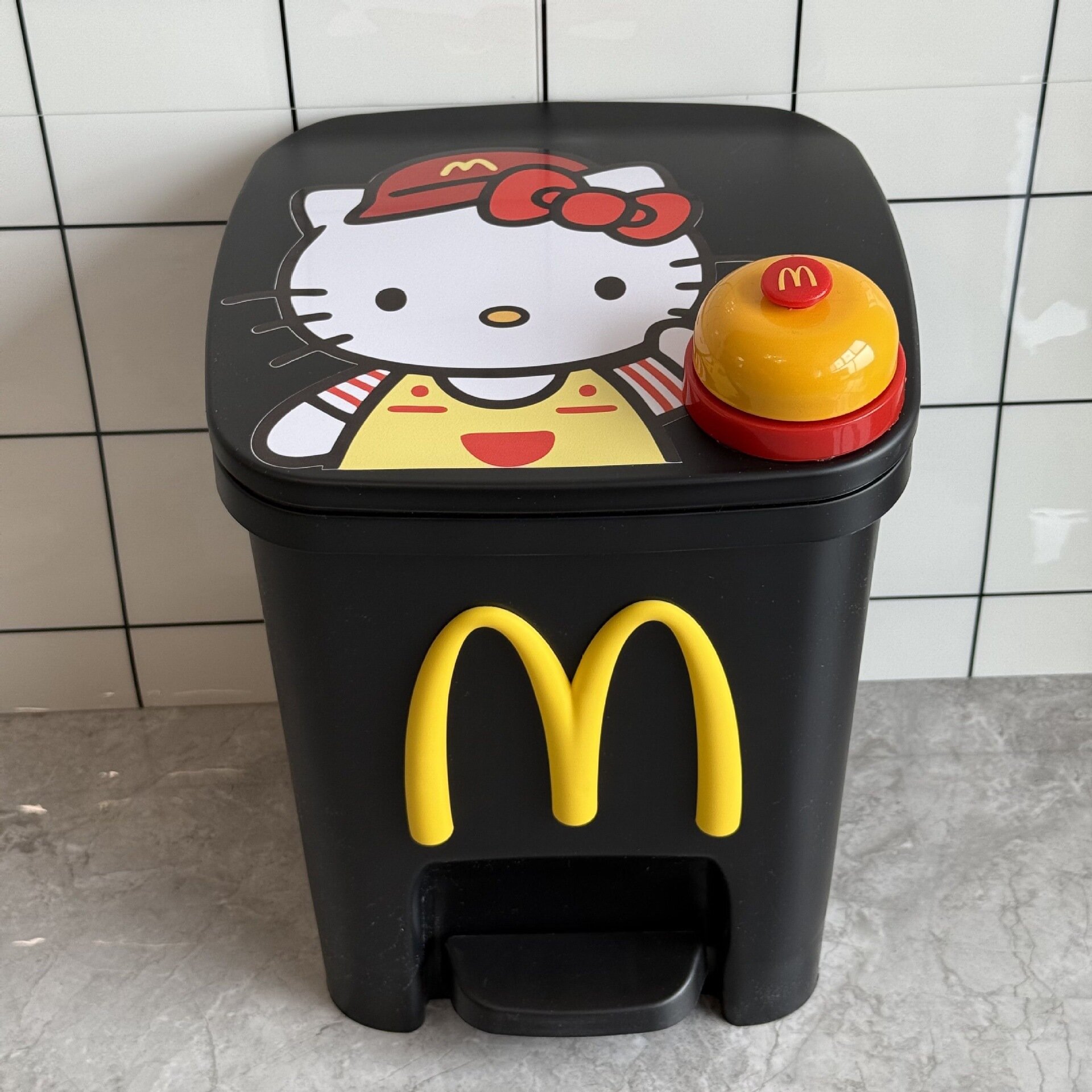 Мусорное ведро Hello Kitty McDonald's для домашнего использования, милый мультяшный высококачественный педальный мусорный бак для спальни