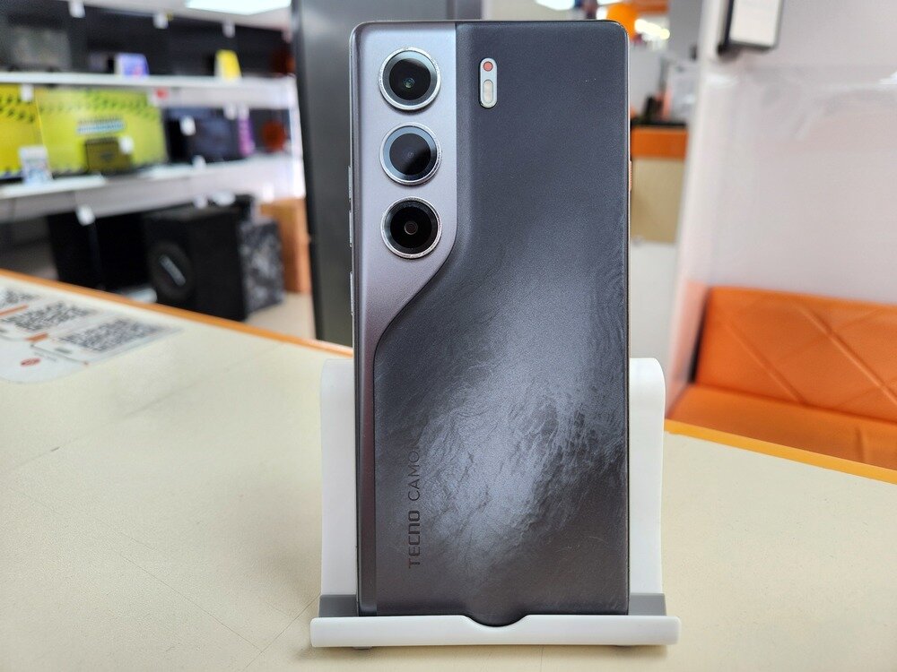 Смартфон Tecno Camon 40 Pro 8/256Gb Sandy Titanium (Бежевый Титан) RU БУ уценка