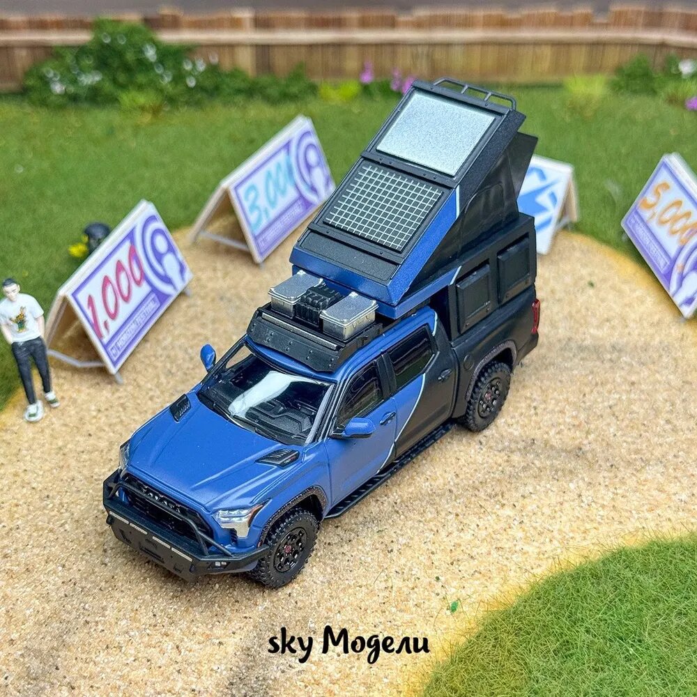 Машинка CM Model Toyota Tundra Travel Through Edition 1:64, синий, металлический сплав, ABS пластик, 7 см