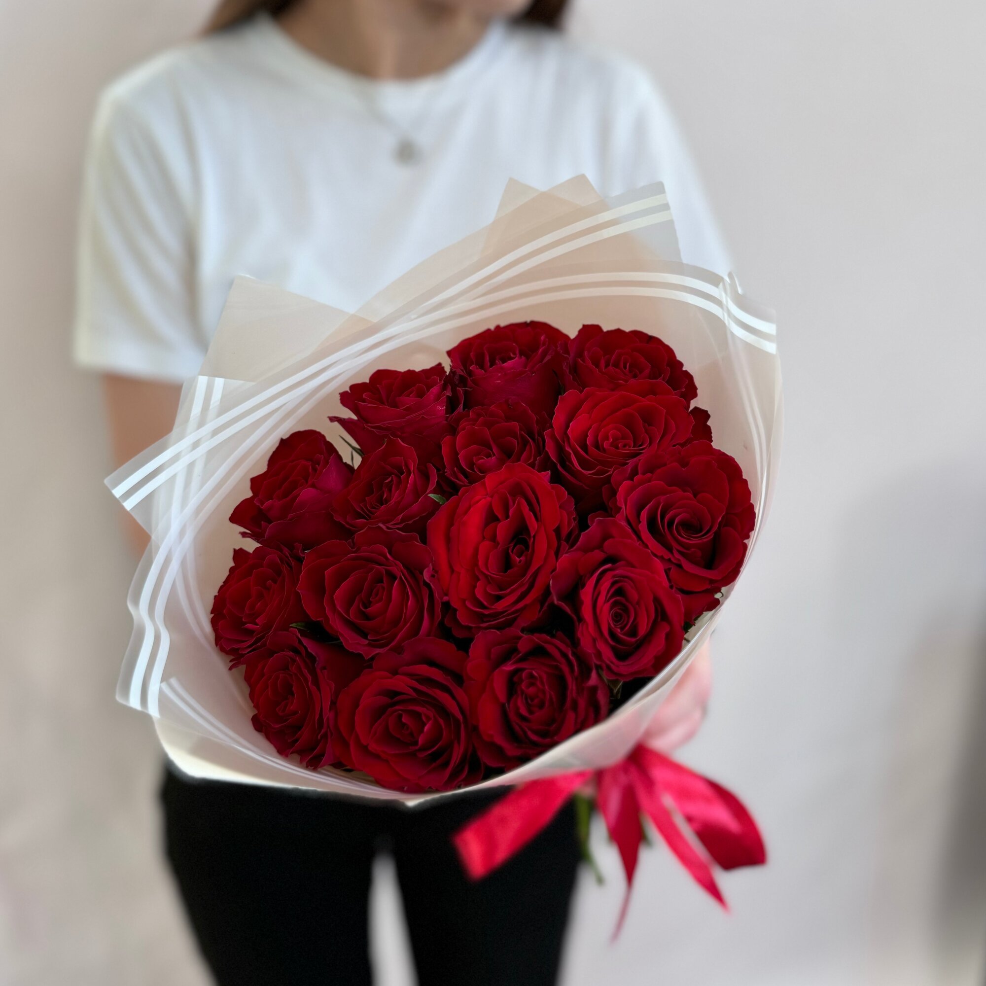 Монобукет SkyFlora "Душа моя", красные розы, нежная упаковка
