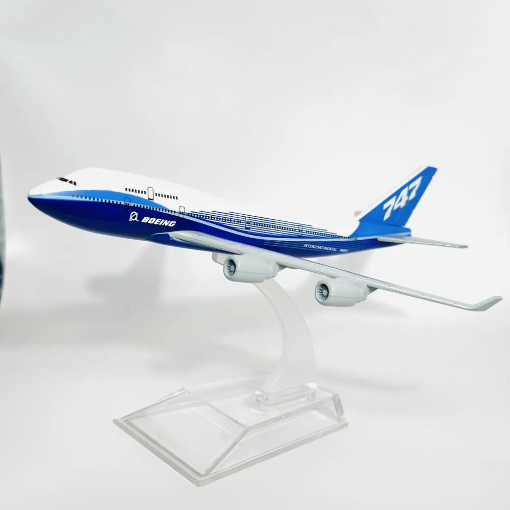 Сборная модель самолета Boeing 747, масштаб 1/500, металл, пластик, длина 16 см — фото 1