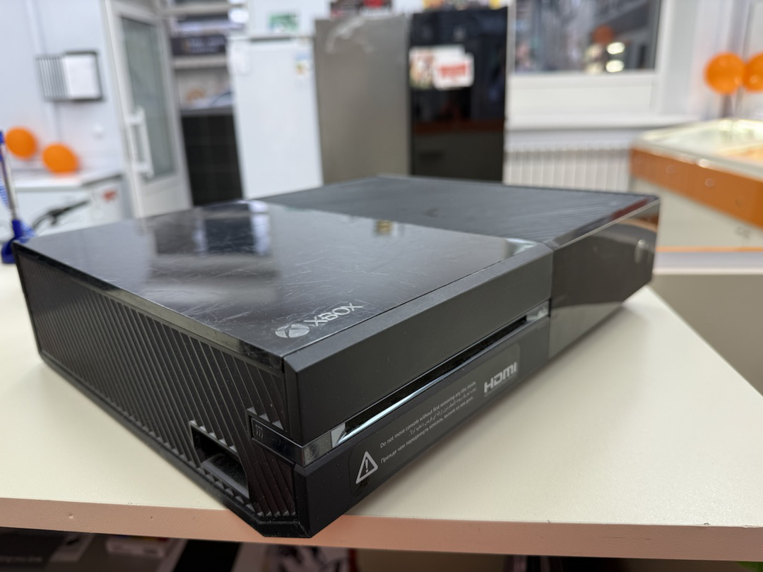 Игровая приставка Microsoft Xbox One, 500GB, черный, с геймпадом