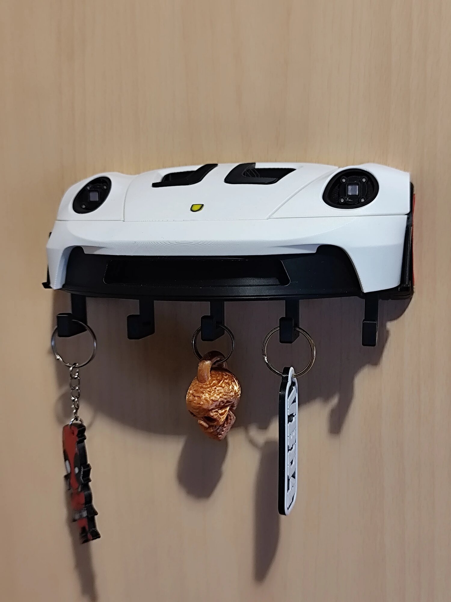 Ключница с крючками в виде авто GT3 RS V2 стильный декор дома и гаража белая перед