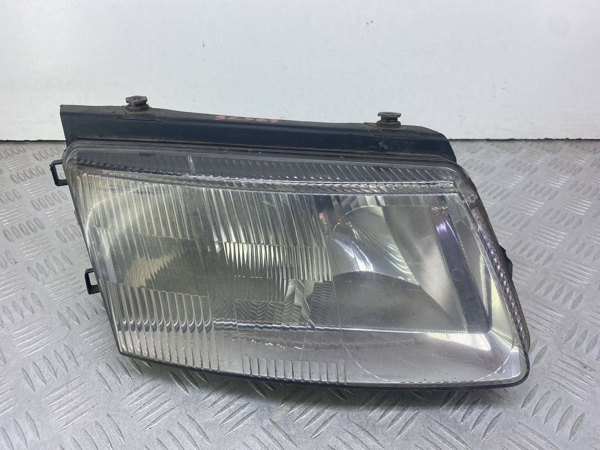 Фара правая Volkswagen Passat B5 (1996 - 2001) 14742600