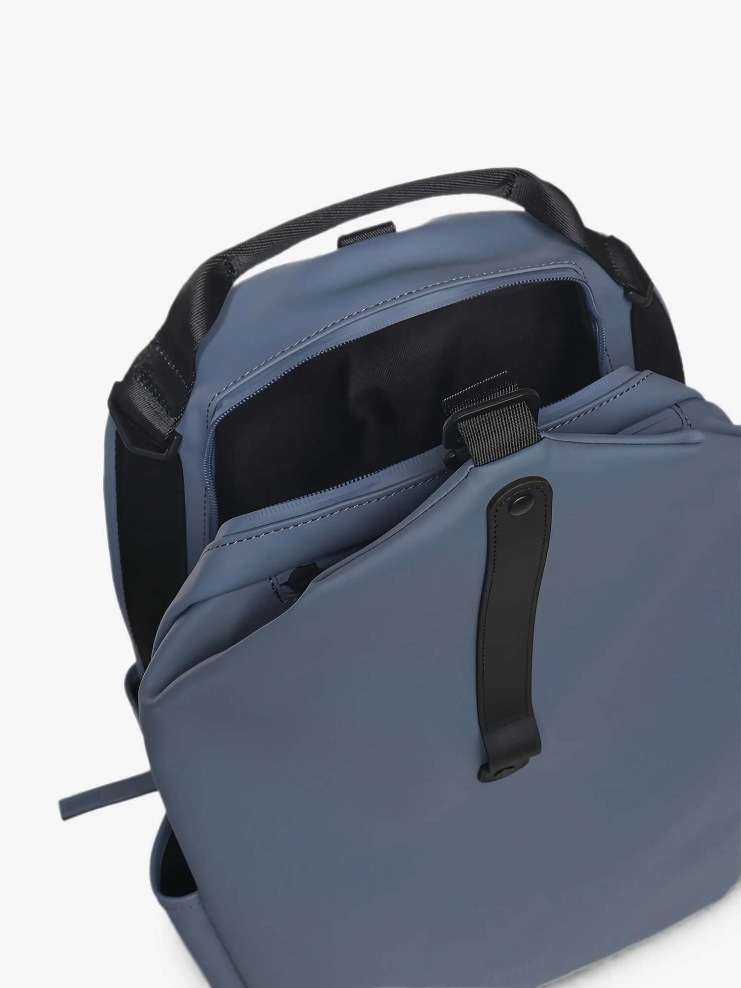Сумка RAINS Clip-front logo-embossed backpack — фото 1