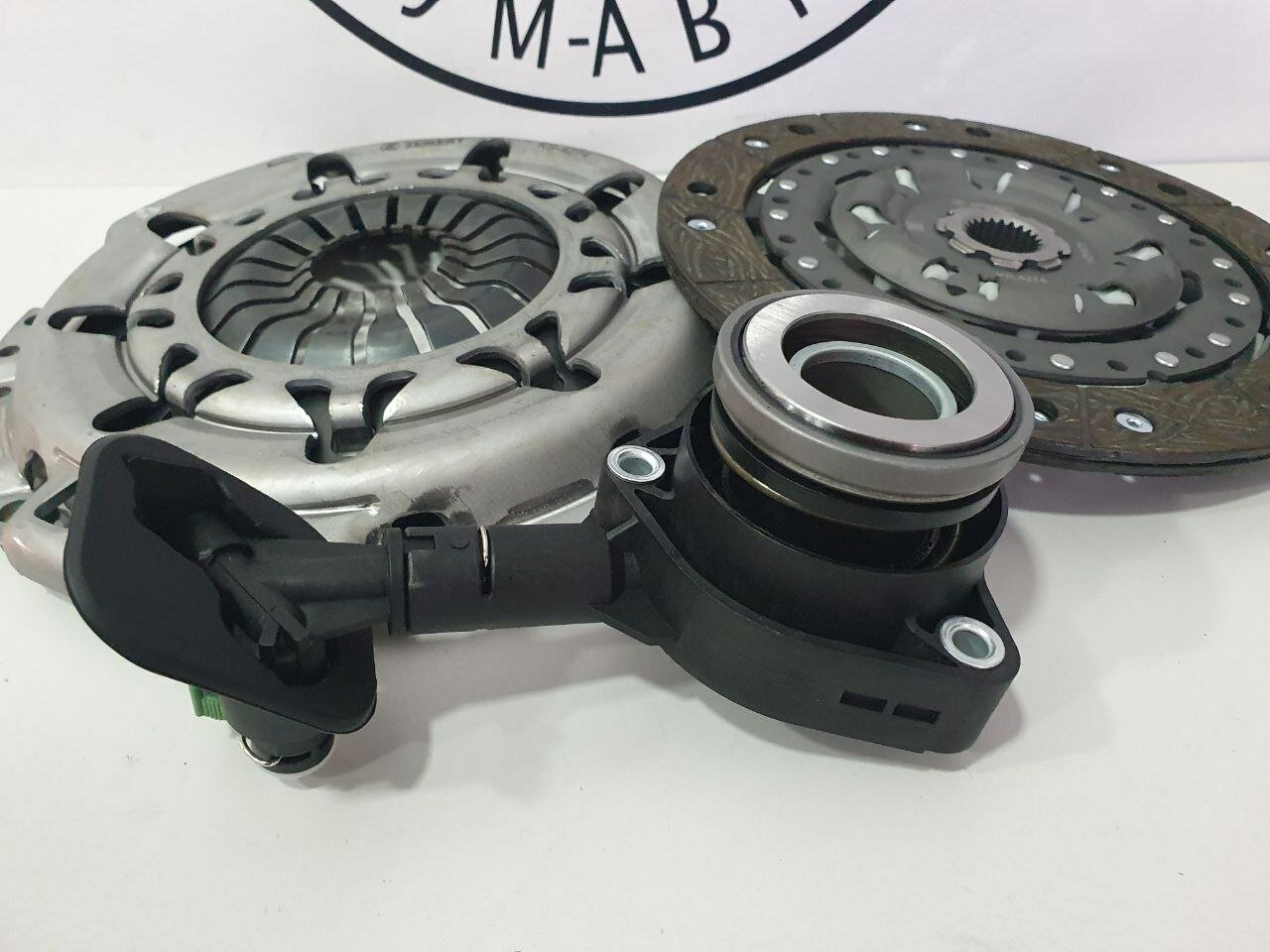 Комплект сцепления с выжимным подшипником Форд Фокус 2 C MAX Focus II 2.0 1.8 литра МТХ 75 коробка.