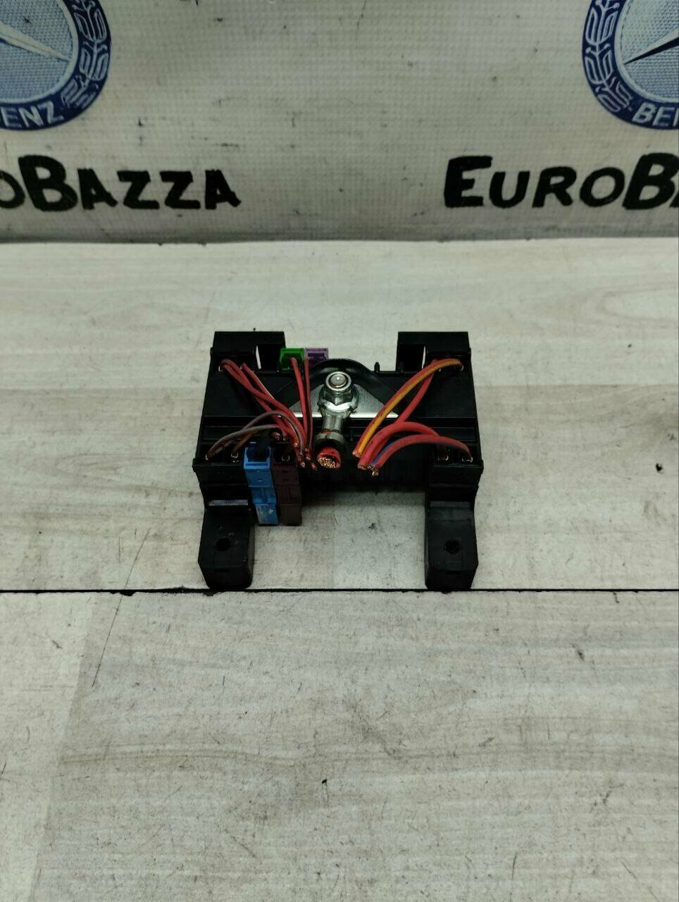 Блок предохранителей салона Mercedes W211 A2115450301