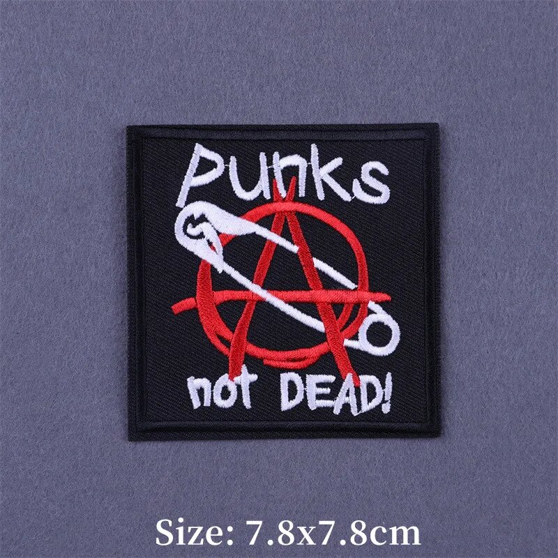 Нашивка "Punks Not Dead" черная, 7.8x7.8 см, PE7728CT